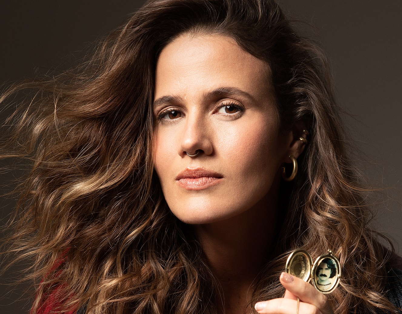 Ana Cañas interpreta repertório de Belchior no Teatro Municipal ...